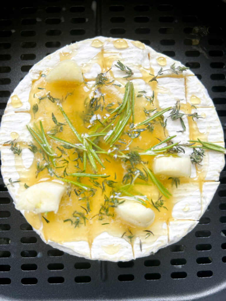 Air Fryer baked Brie with bacon and caramelized onions - Marie Food Tips