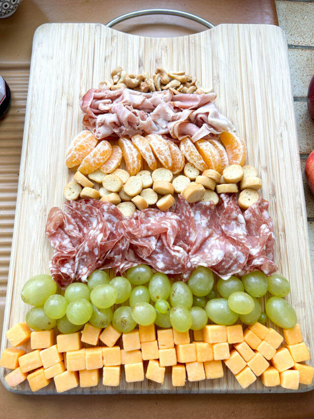 Planche de charcuterie et de fromages festive pour Noël - Marie Food Tips