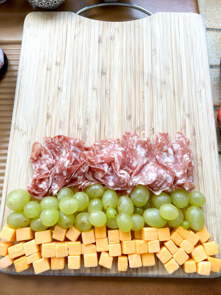 Planche de charcuterie et de fromages festive pour Noël - Marie Food Tips