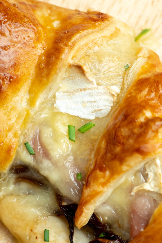 Bacon Brie crescent wreath (easy appetizer for holiday) - Marie Food Tips
