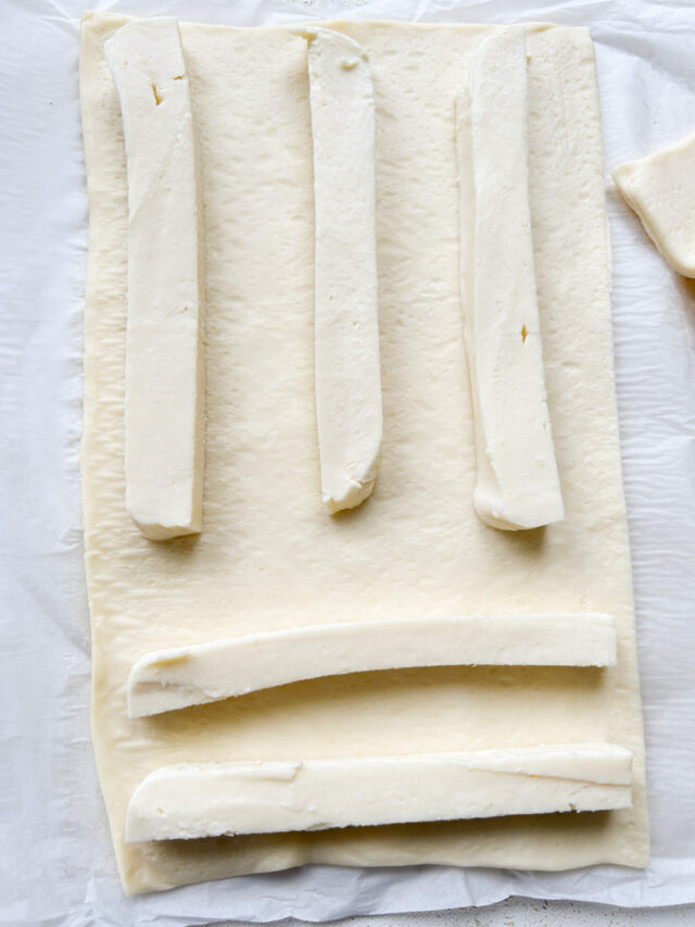 Easy cheese stuffed breadsticks with garlic butter - Marie Food Tips